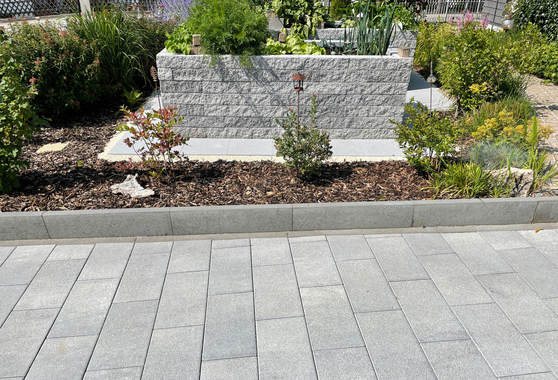 Randsteine - Begrenzungssteine - Gartenbaustoffe - Ramböck