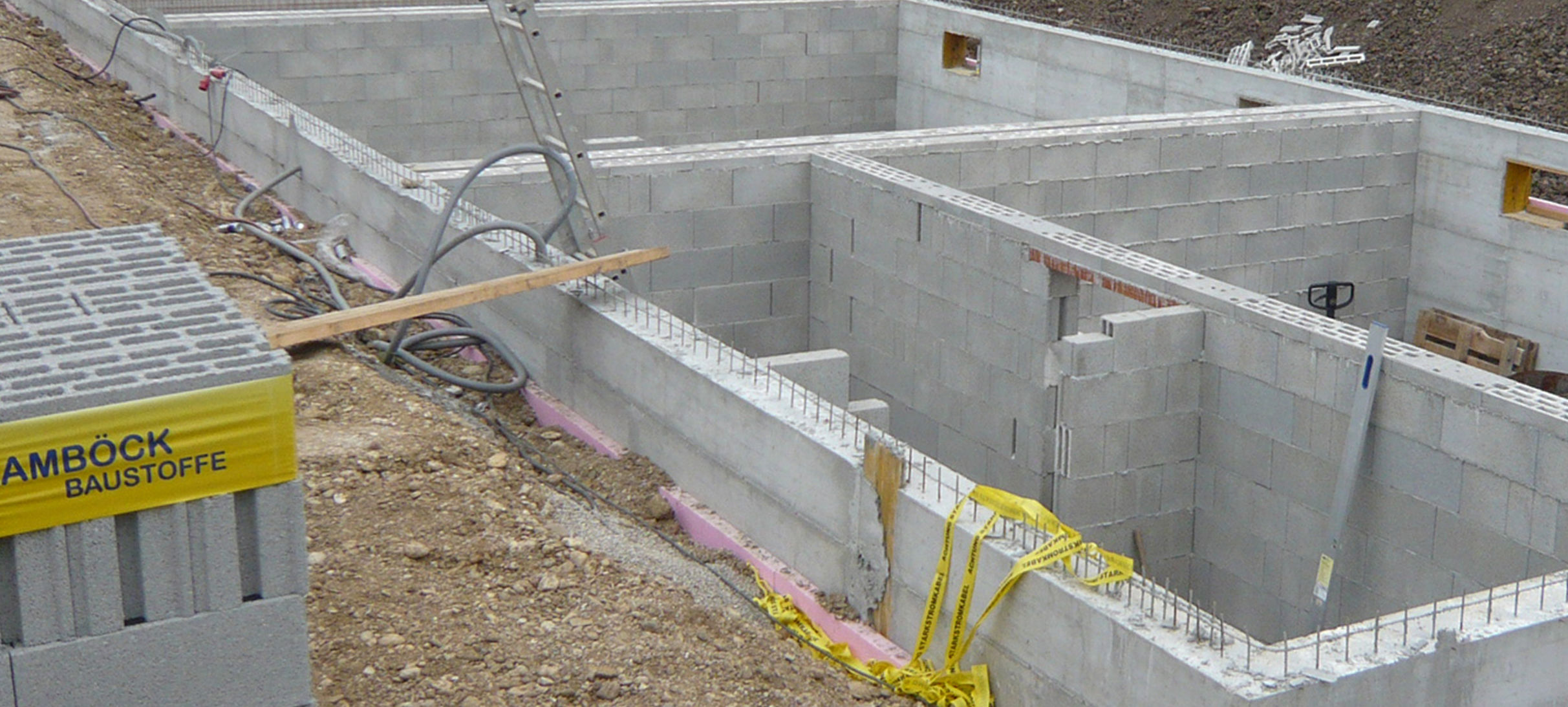 Einkorn grau Hohlblock - Außenwand - Hochbau - Ramböck