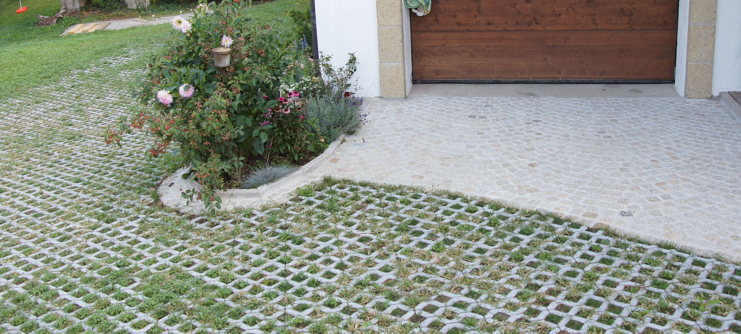 Rasengitterstein - Pflastersteine - Gartenbaustoffe - Ramböck